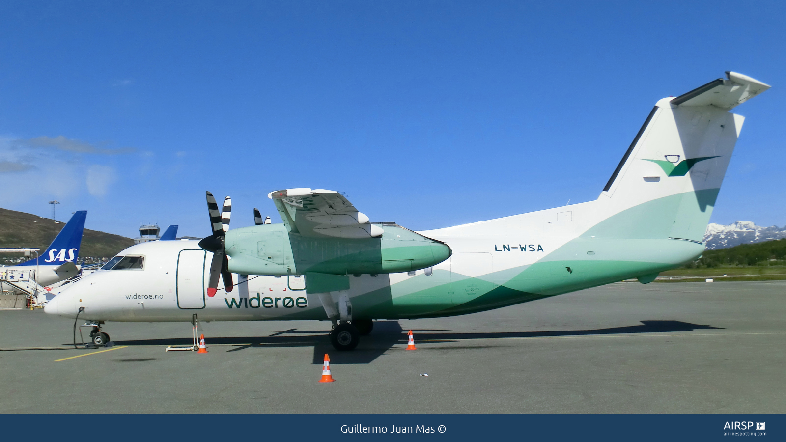 ln-wsa-wideroe-dhc-dash-8-200